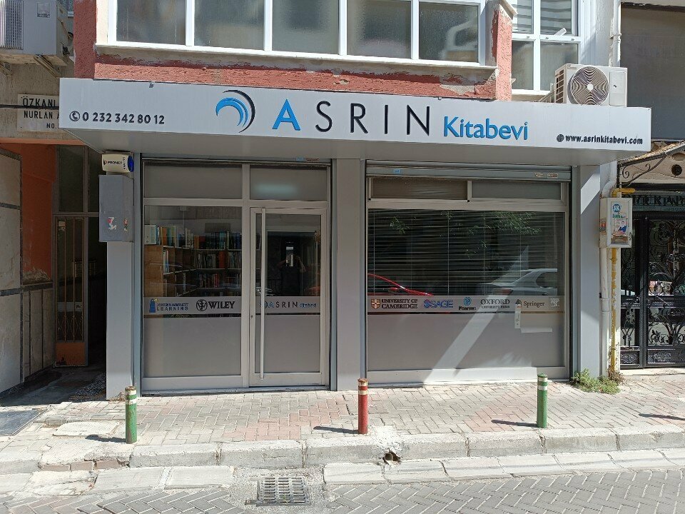 Okul kitap ve gereçleri Asrın Kitabevi, İzmir, foto