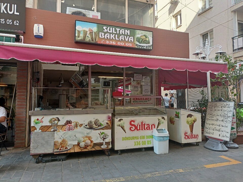 Şekerleme tatlı ve pastacılık ürünleri Sultan Baklavaları, İzmir, foto