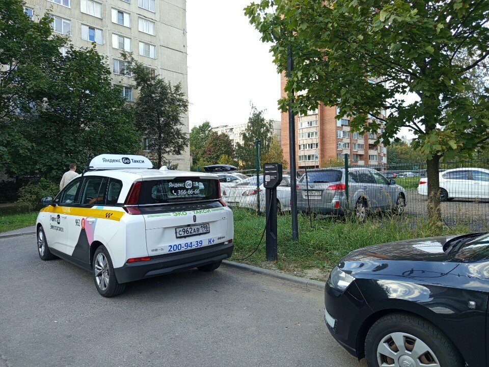 Elektrikli oto şarj istasyonları Яндекс Заправки, Saint‑Petersburg, foto