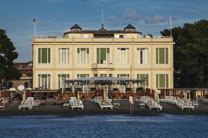 Suite Hotel Nettuno (Piazza Francesco Bo No:24, Casarza Ligure, Sestri Levante), otel