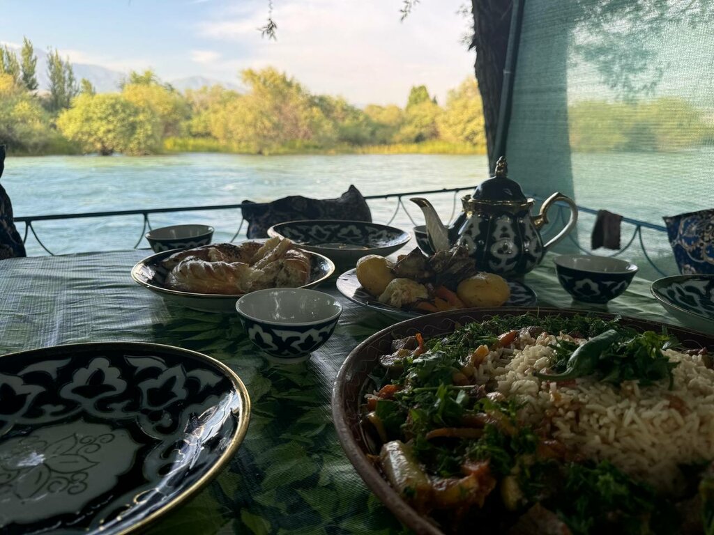 Piknik alanı Orom Lounge, Gezelkent, foto