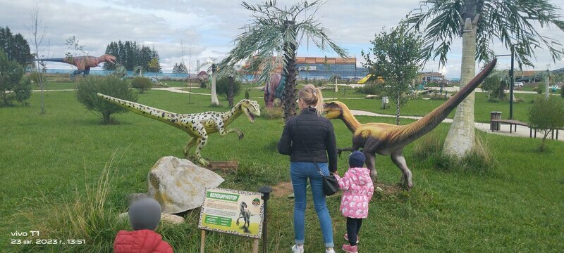 Park, sokak heykeli Пахицефалозавр, Vologodskaya oblastı, foto