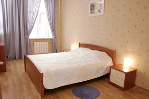 Three Stars (Novozavodskaya Street No:6Б), otel  Tolyatti'den (Togliatti'den)