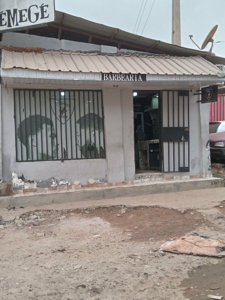 Berberler Barbearia Emege, Loanda, foto