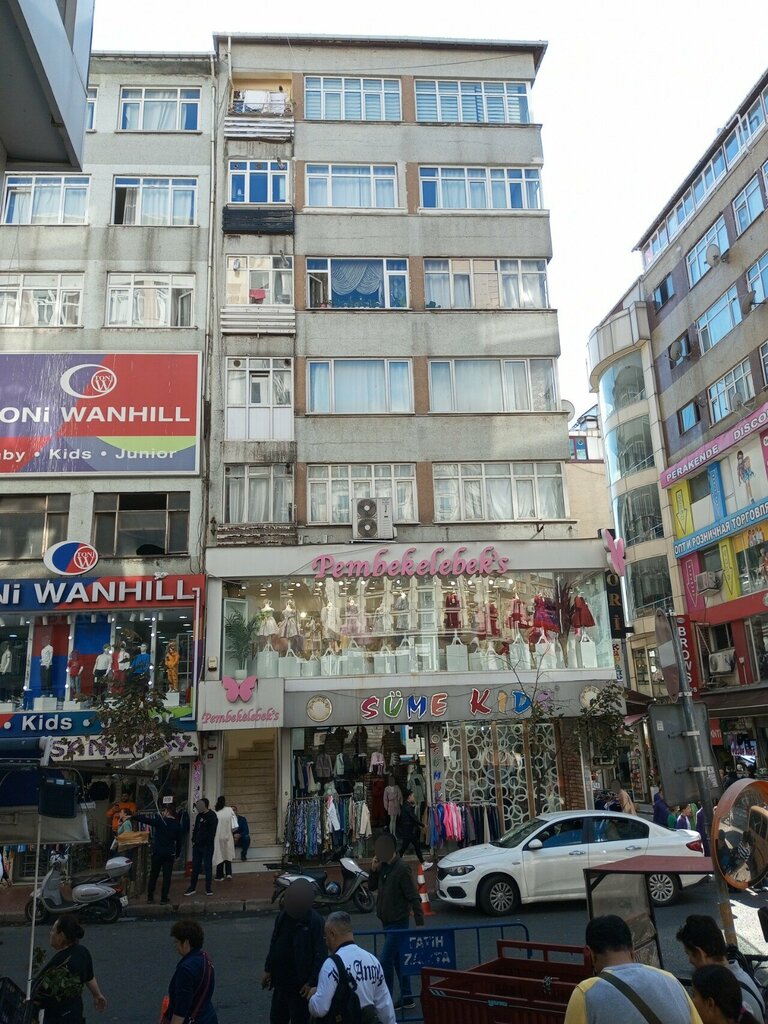 Çocuk giyim mağazaları Pembekelebek's, İstanbul, foto