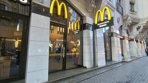 McDonald's (Uzeyir Hacibеyli Street No:27G), fast food  Bakü'den