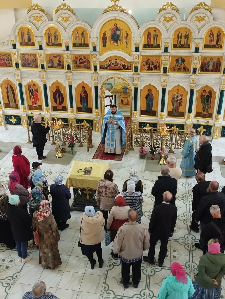Ortodoks kiliseleri Khram uspeniya bozhiyey materi, Elizovo, foto