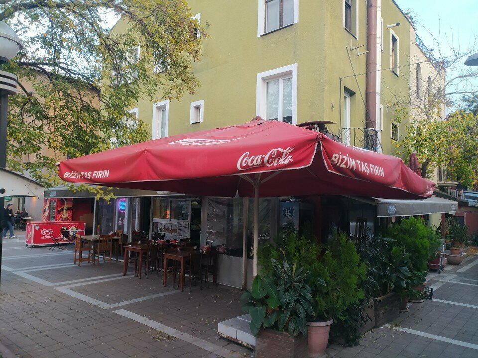 Yemek salonu, gastromarket Bizim Taş Fırın, İstanbul, foto