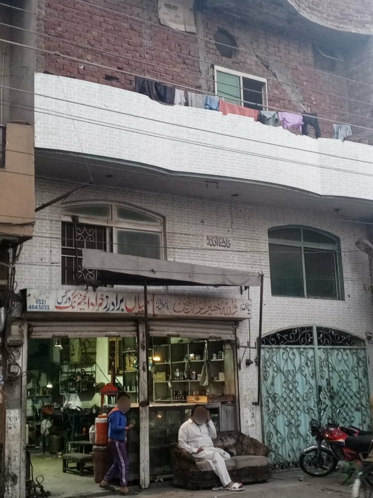 Otomobil servisi Mian Brothers Engineering Works, Lahor, foto