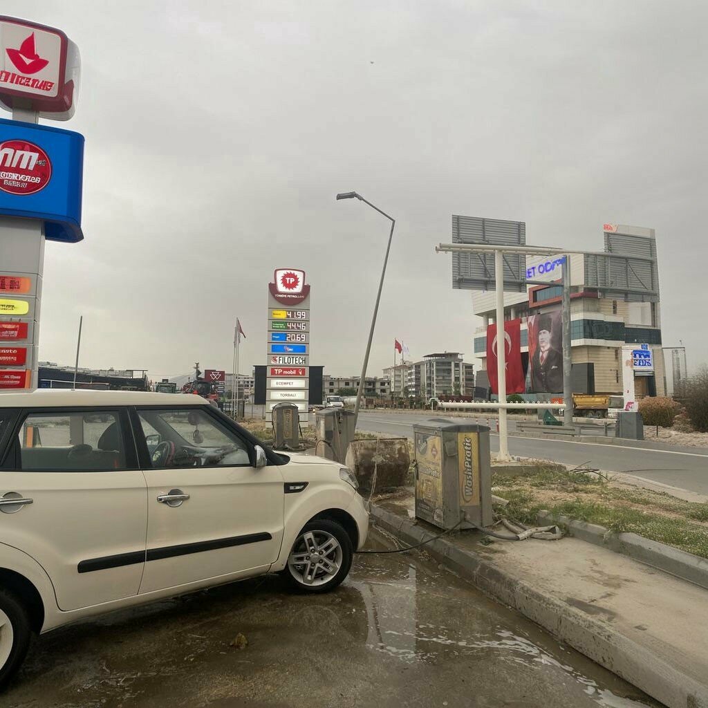 Benzin istasyonu Türkiye Petrolleri, Torbalı, foto