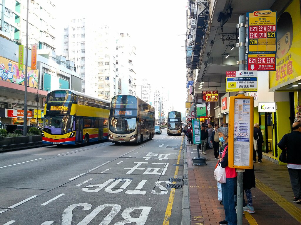Toplu taşıma durağı Yen Chow Street, Kowloon, foto