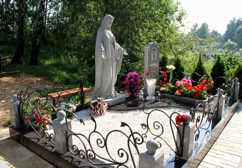 Heykel ve mezarlık taşı üreticileri Ravalt, Mytişçi, foto