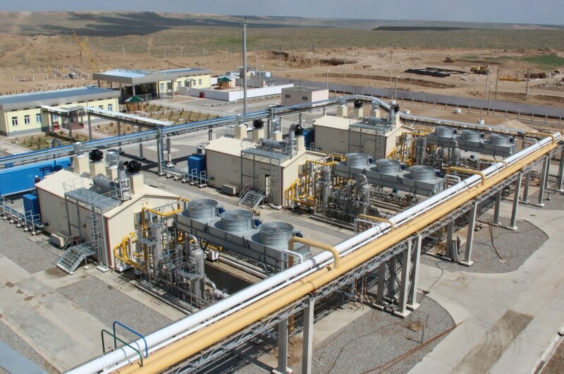 Boru tesisatı ve aksesuarları Uzbekneftegaz Mngm, Buhara eyaleti, foto