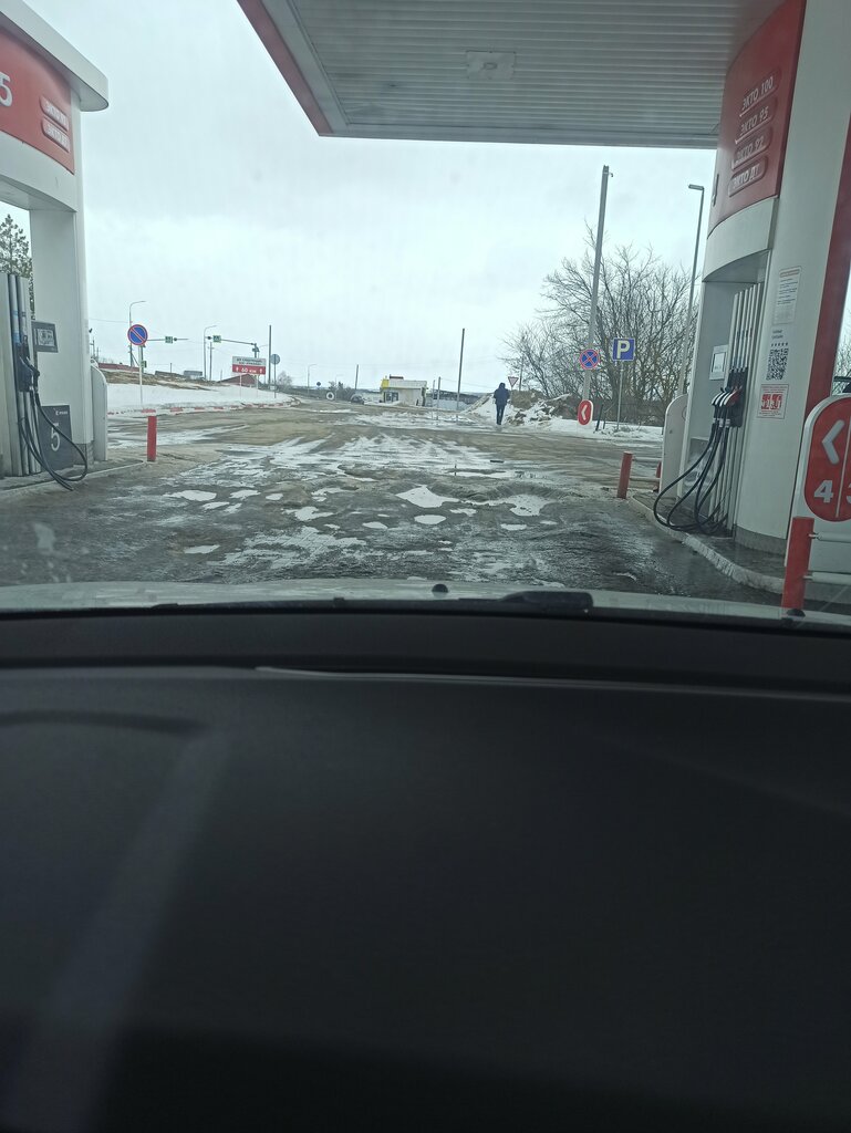 Benzin istasyonu Lukojl, Saratovskaya oblastı, foto