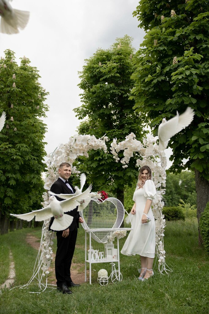 Unutulmaz olayların yeri ЗАГС в Ботаническом саду, Kişinev, foto