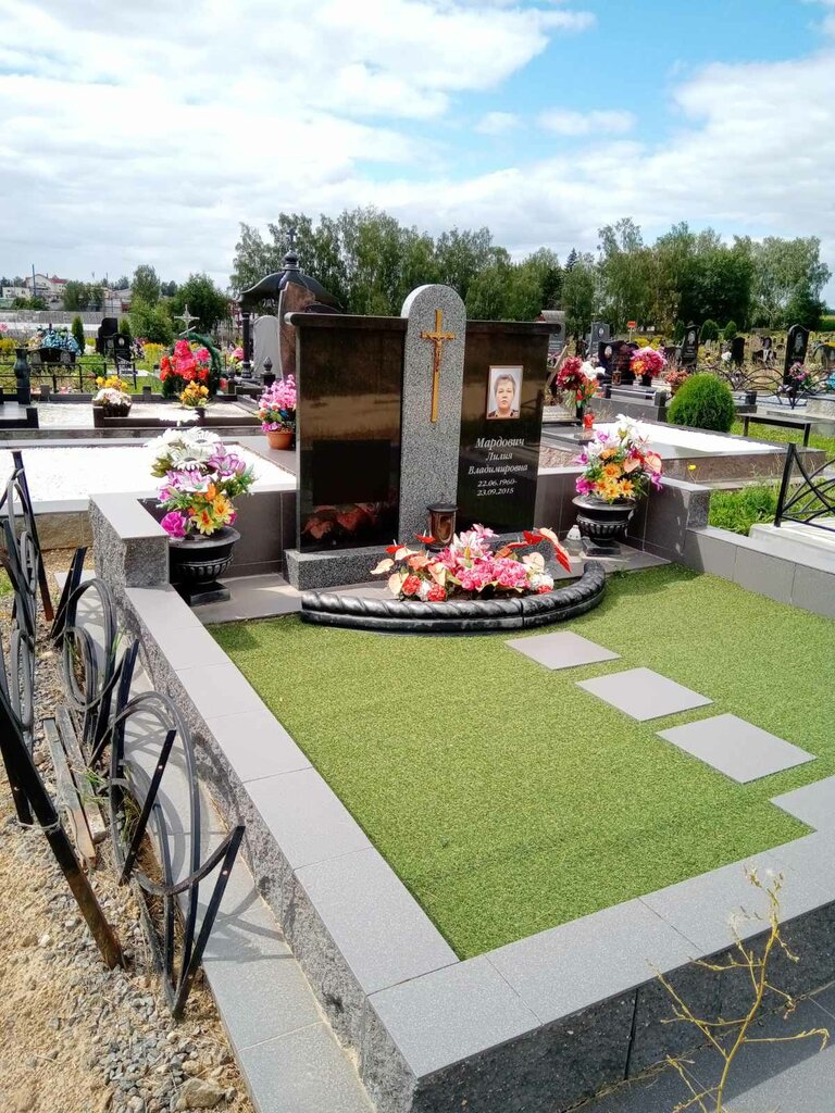 Heykel ve mezarlık taşı üreticileri Idea Stone, Minskaya oblastı, foto