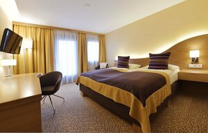 Seehotel Rust (Burgenland, Rust, Am Seekanal, 6), otel  Dünya'dan