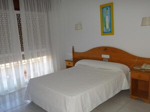 Hotel Ardora (Galicia, Pontevedra, Calle Aios, 155), otel  Galisya'dan