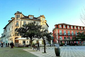 Amazing Ultramodern Apartment in Historical Center (Rua Latino Coelho No:1), otel  Leyriya'dan