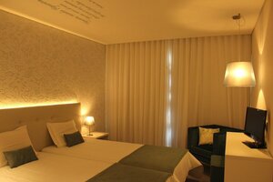 Costa de Prata Hotel (Coimbra, Figueira da Foz, Largo Coronel Galhardo), otel  Figueira da foz'dan