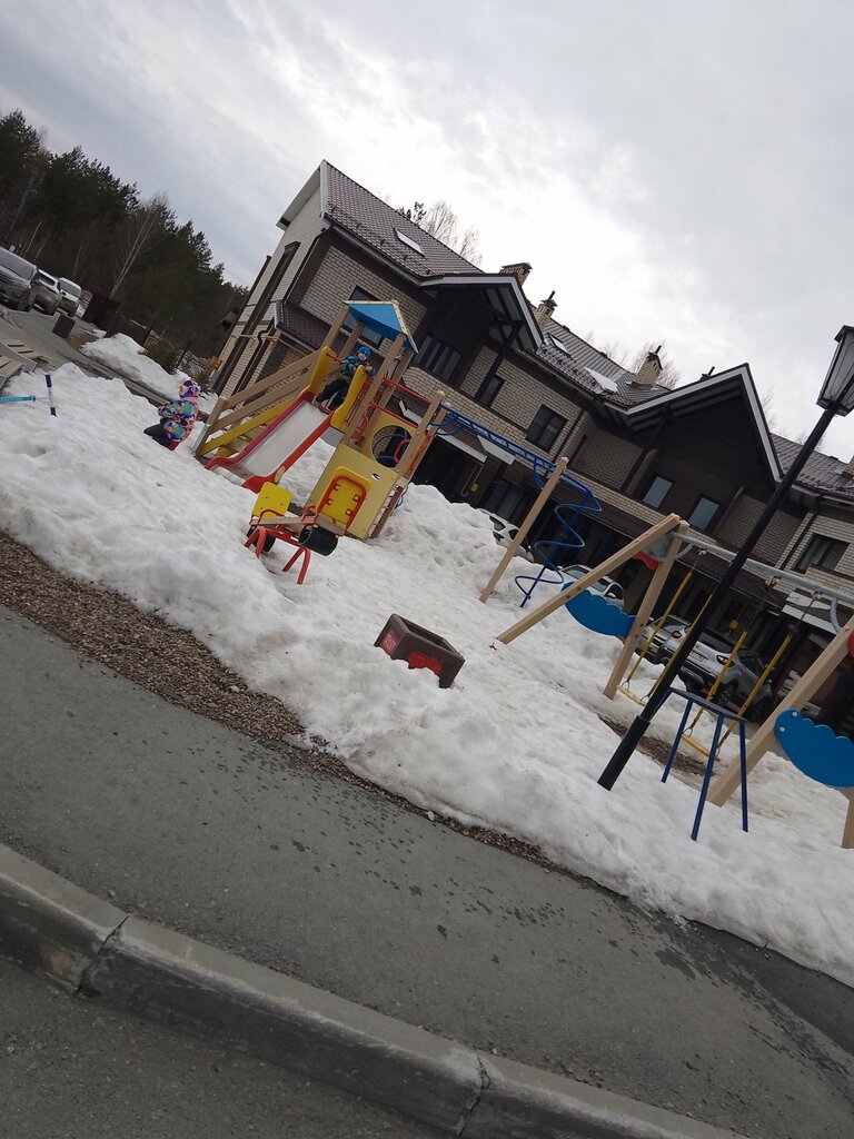 Oyun alanı Playground, Yekaterinburg, foto