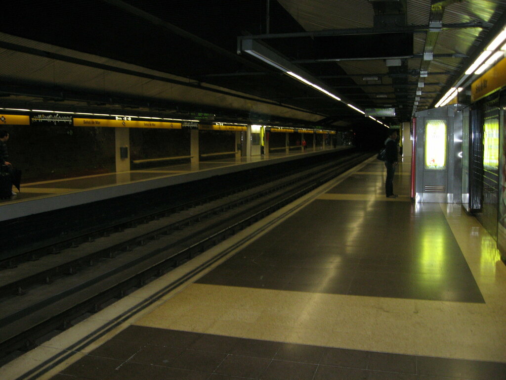 Metro istasyonu Estación de Selva de Mar, Barselona, foto