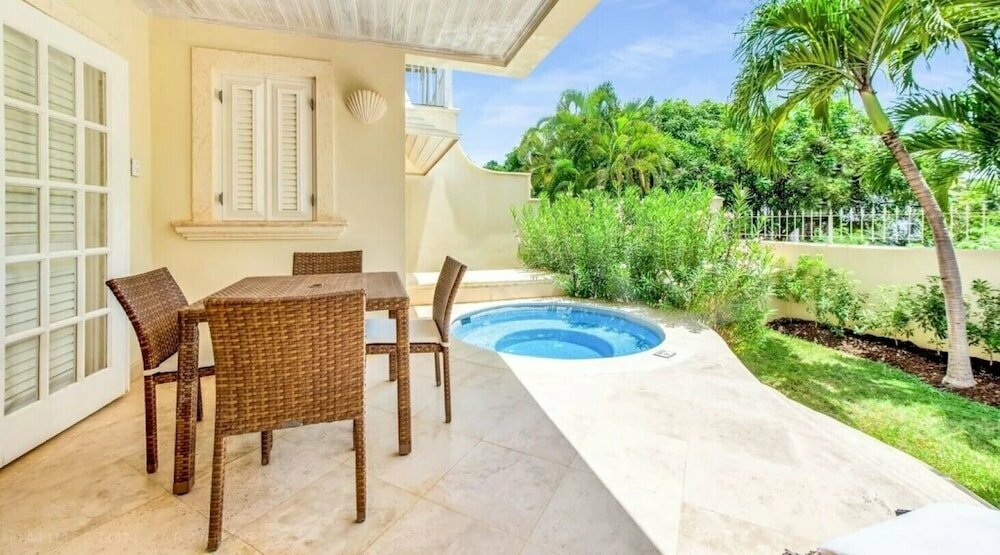 Otel Bright 3 Br Villa with Pool, Dünya, foto