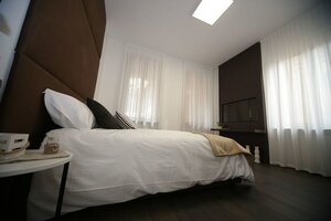 Suite Vogue Terra (Lombardy, Provincia di Pavia, Voghera, Via Mazzini), otel  Voghera'dan
