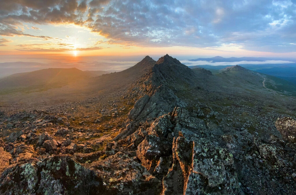 Dağ zirvesi Гора Серебрянский Камень, Sverdlovskaya oblastı, foto