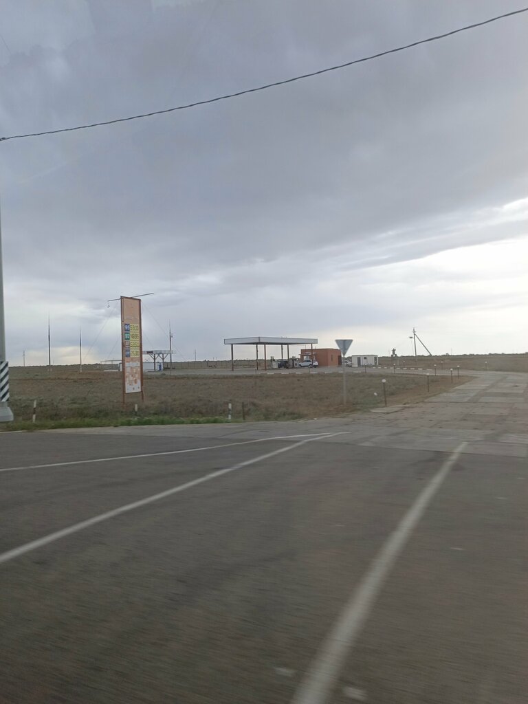 Benzin istasyonu Lotos, Kalmukya, foto