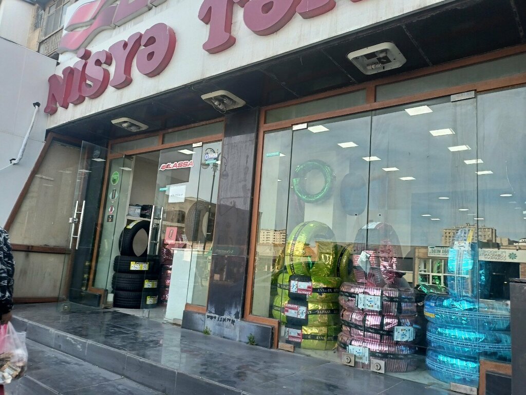 Jant ve lastikçiler Lassa, Bakü, foto