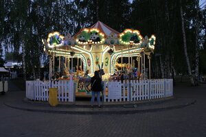 Свадебная карусель (Chuvash Republic, Cheboksary, etnokompleks Amazoniya), atraksiyon  Cheboksary'den
