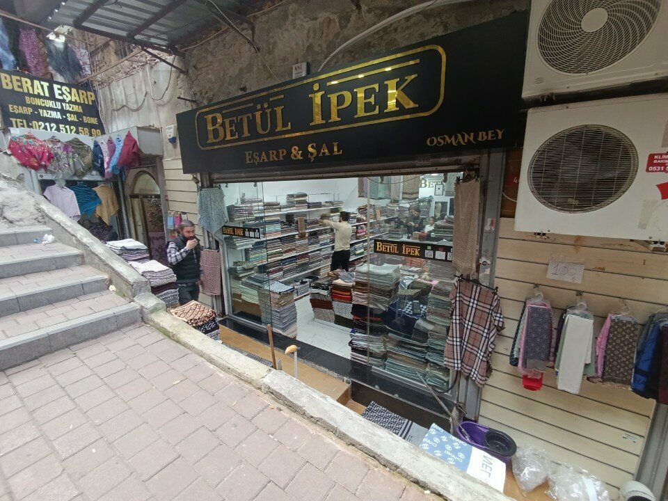 Tuhafiyeler Betül İpek Eşarp, İstanbul, foto