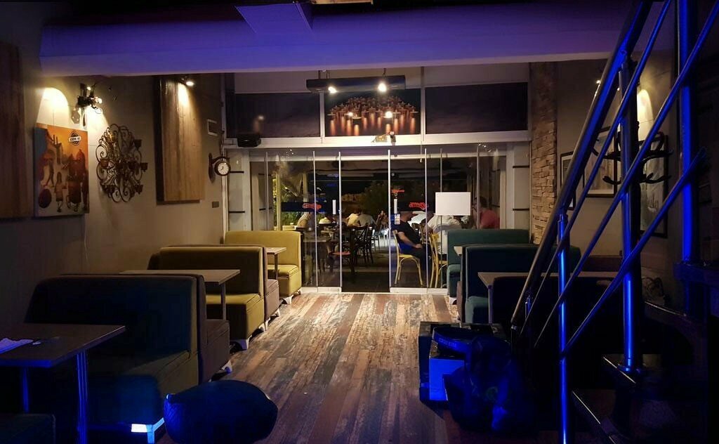 Kafe Cheers Cafe, Gemlik, foto