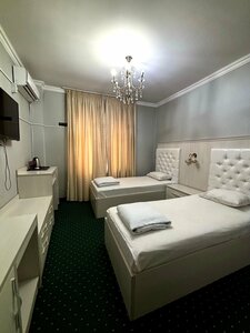 Emir Plaza (Túrkistan oblysy, Sairam District, Jibek joly aýyly), otel  Türkistan'dan