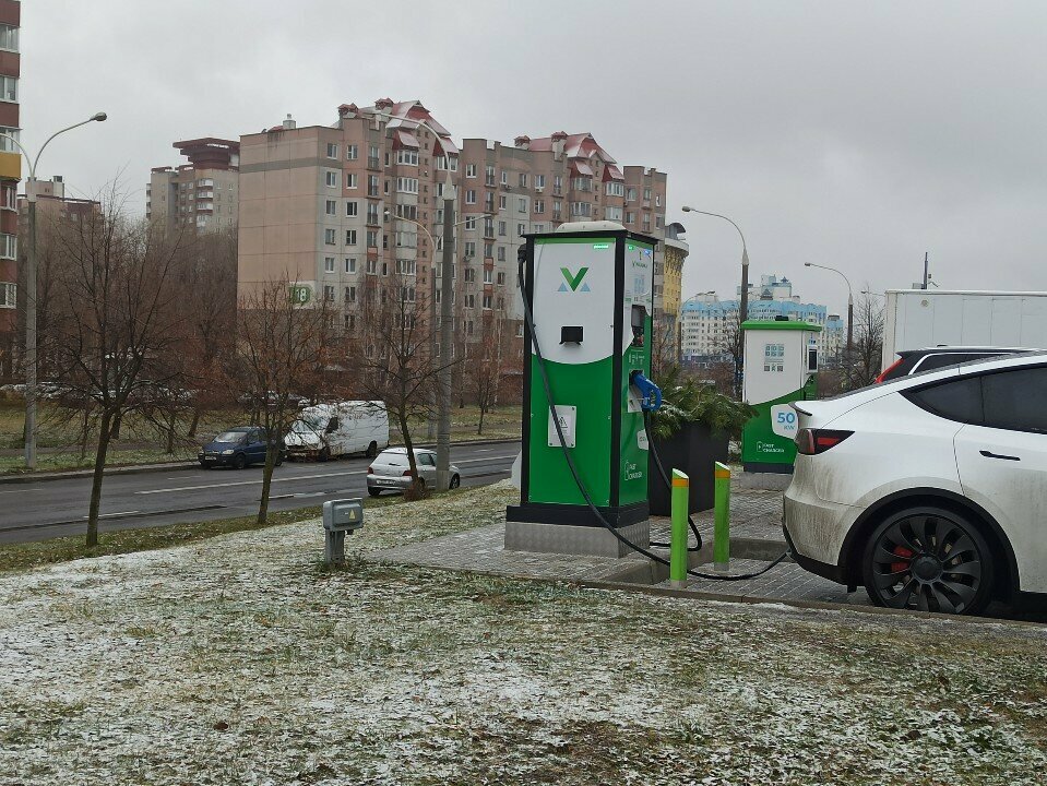 Elektrikli oto şarj istasyonları Маланка, Minsk, foto