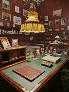 Александровский дворец (Dvortsovaya Street No:2), müzeler ve sanat galerileri  Puşkin'den