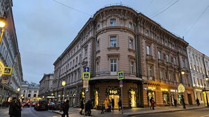 Доходный дом с гостиницей и рестораном Будапешт (Petrovskiye Linii Street No:2), turistik yerler  Moskova'dan