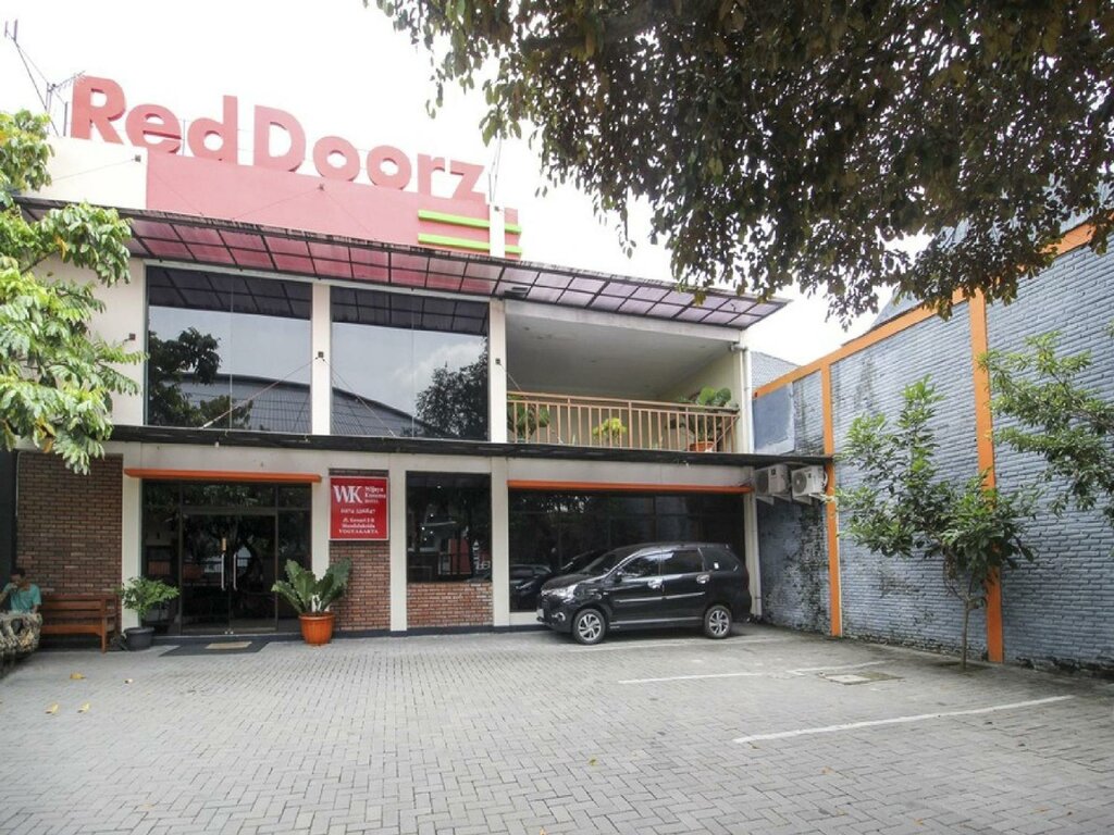 Otel RedDoorz Plus near Stadion Mandala Krida, Yogyakarta, foto