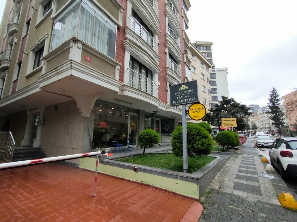 Emlak ofisi Reha Medin Emlak, İstanbul, foto