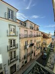 Bica Chiado Self-Catering Apartment (Travessa da Portuguesa No:31), otel  Lizbon'dan