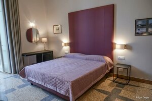 Dimora Donna Elena (Calata Capodichino No:53, Naples), otel  Napoli'den