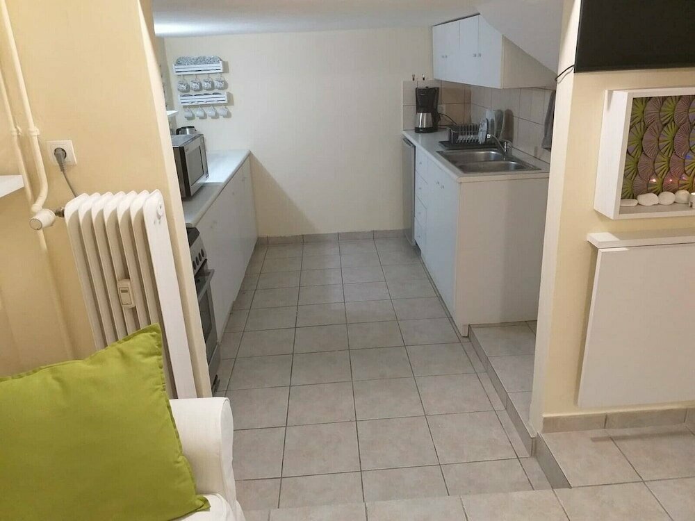 Otel Urban Minimalist Studio Apt. near Pagrati Park, Atina, foto