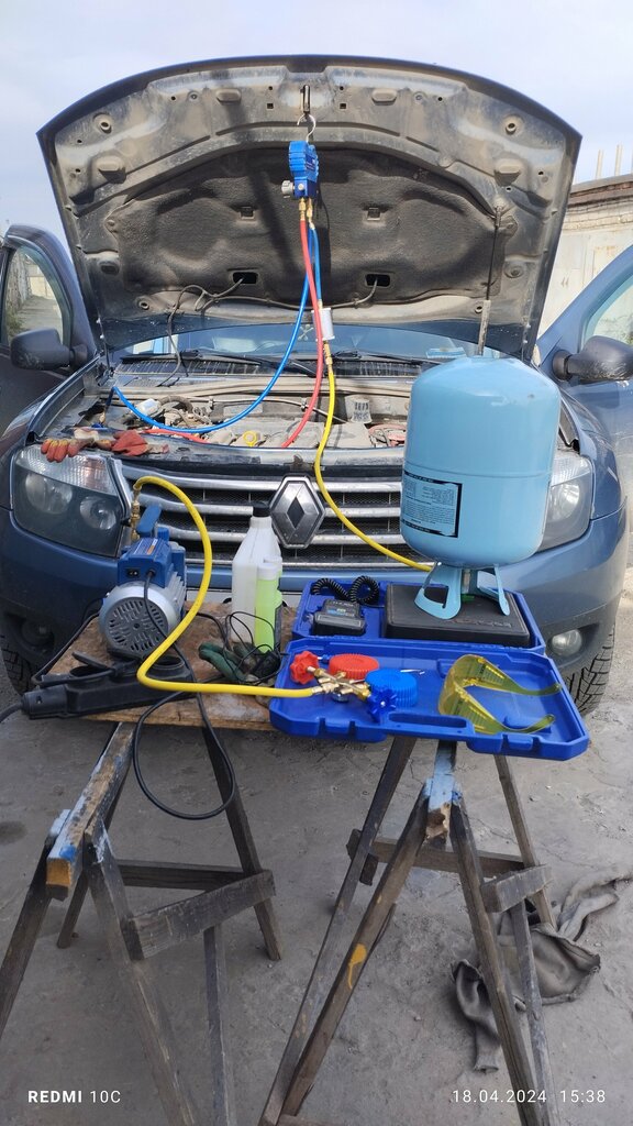 Araba klimalarının yakıt ikmali Car Air Conditioner 134, Volgograd, foto