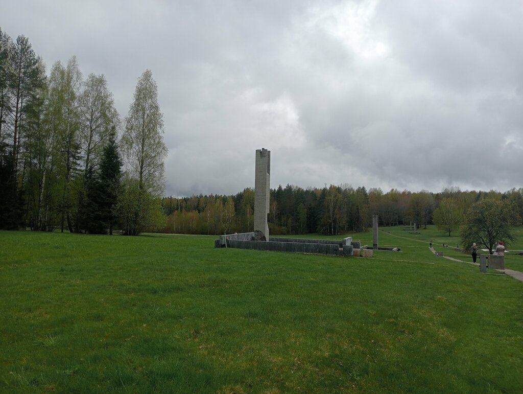 Anıt, heykel Обелиск с колоколом, Minskaya oblastı, foto
