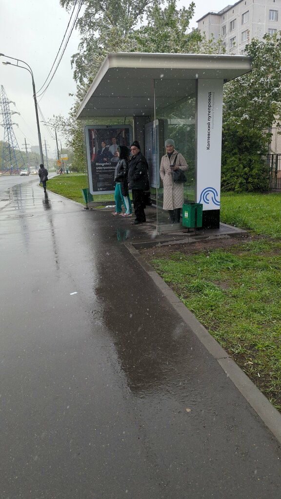 Toplu taşıma durağı Koptevsky overpass, Moskova, foto