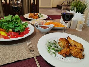 Zolotoe Koltso (ulitsa Lopatina No:11с3), restoran  Kovrov'dan