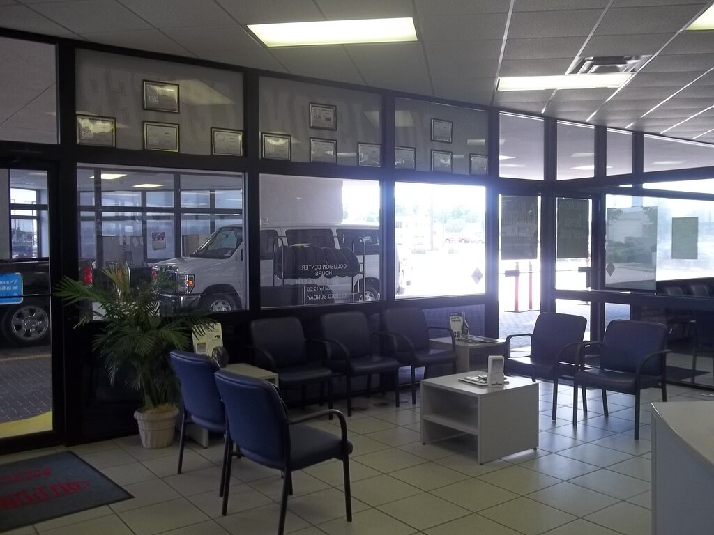 Oto kaporta Bohn Zone Collision Center, Louisiana Eyaleti, foto