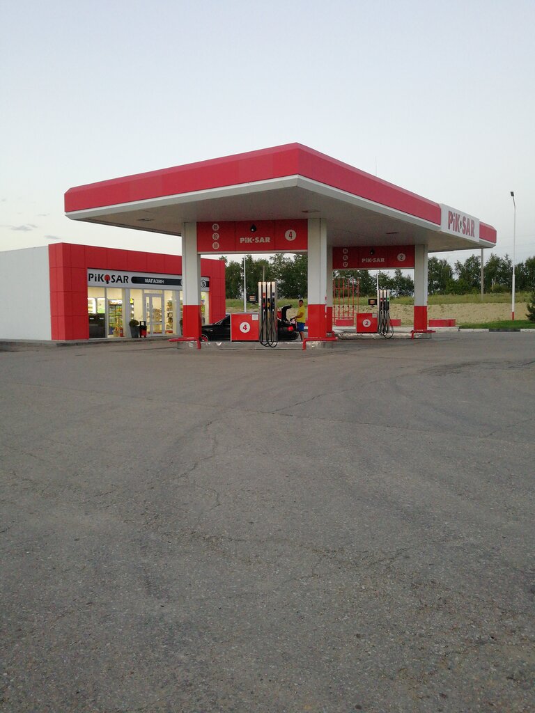 Benzin istasyonu Pik-Sar, Saratovskaya oblastı, foto