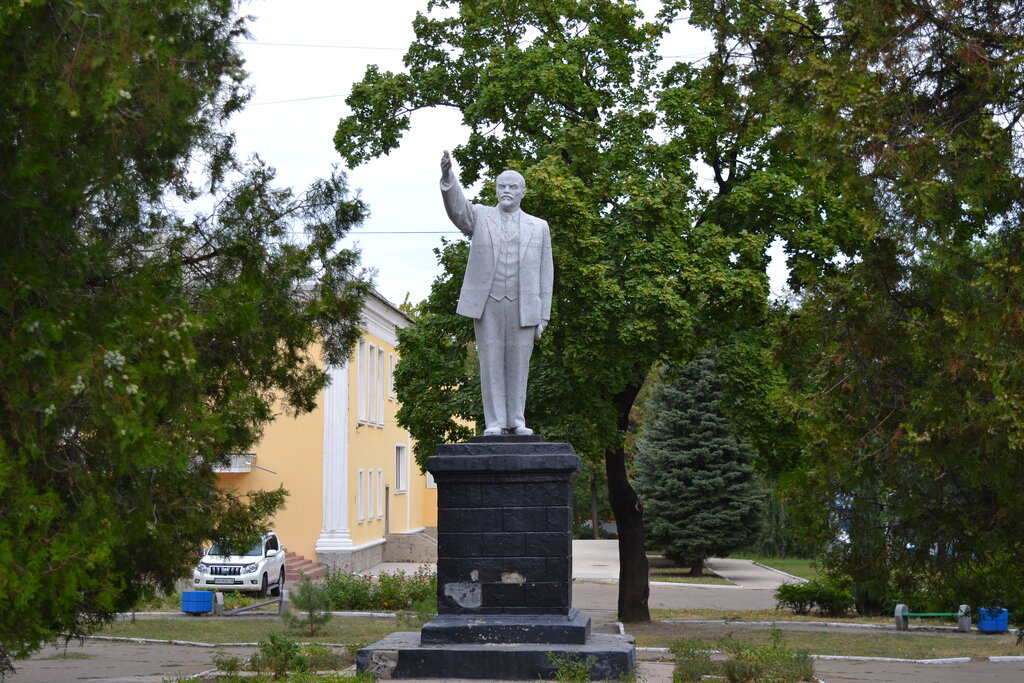 Anıt, heykel В. Ульянов, Torez, foto